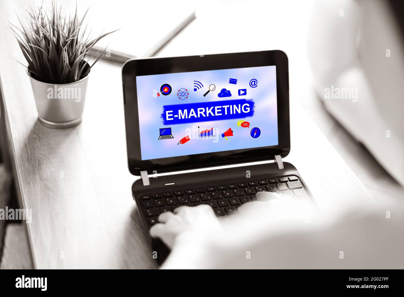 Laptop screen displaying marketing hi-res stock photography and images - Alamy