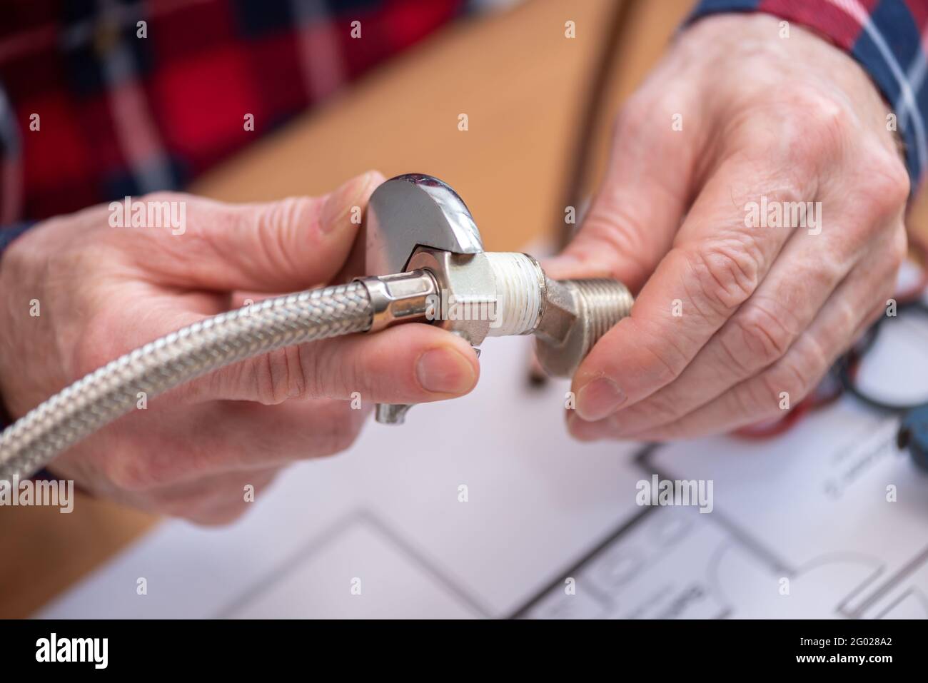 Plumber screwing a plumbing fitting on a pipe Stock Photo - Alamy
