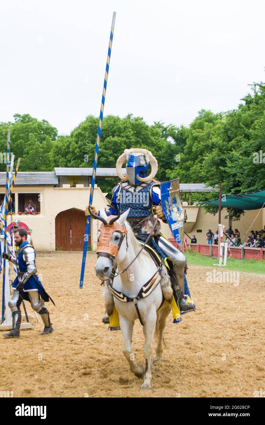 Live jousting hi-res stock photography and images - Alamy