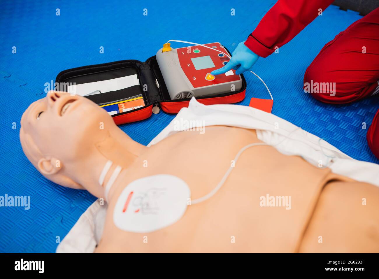 First Aid Cardiopulmonary Resuscitation Course Using Automated External Defibrillator Device