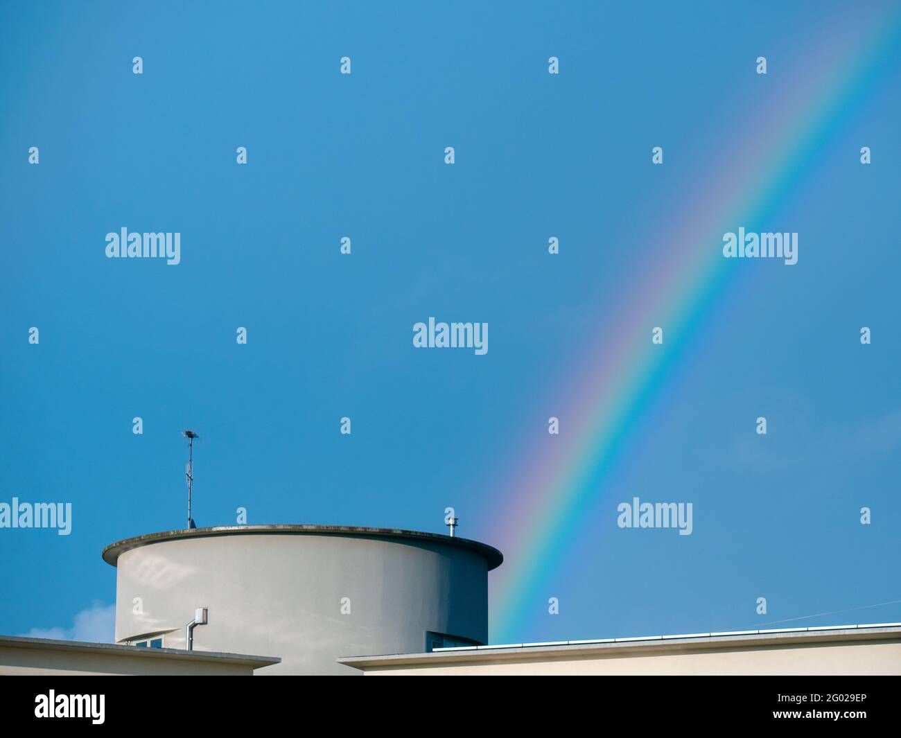 Rainbow above city skyline urban hi-res stock photography and images ...