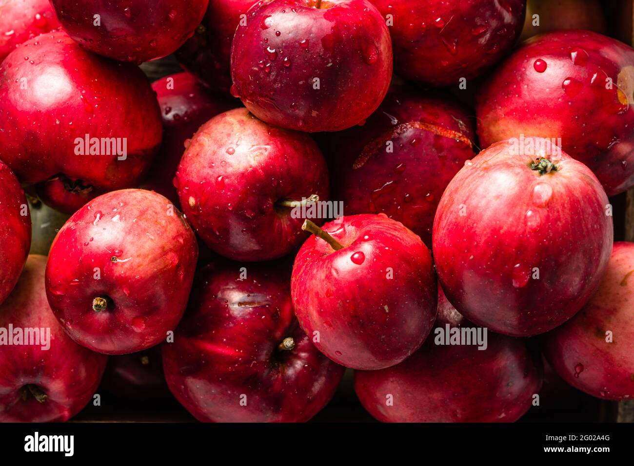 Red apples background, pile of fresh apple fruits, natural texture ...