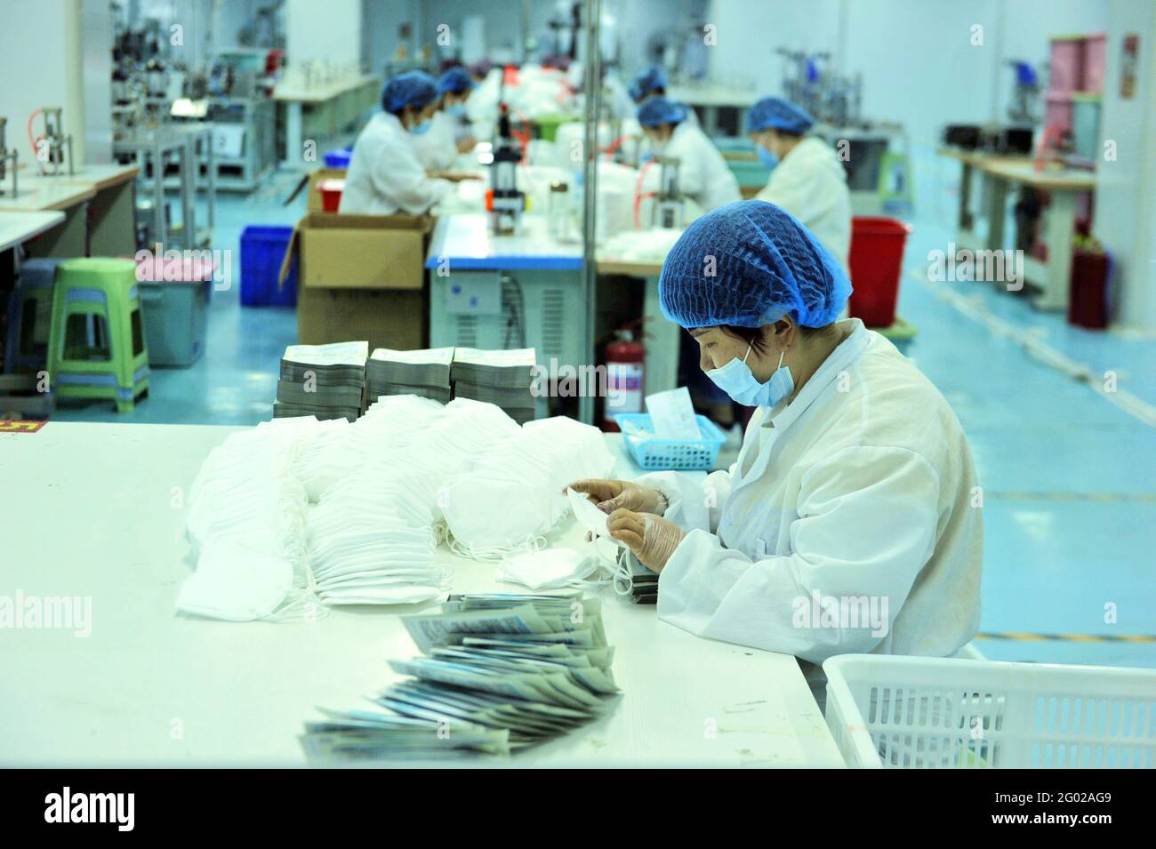 N95 mask production hi-res stock photography and images - Alamy