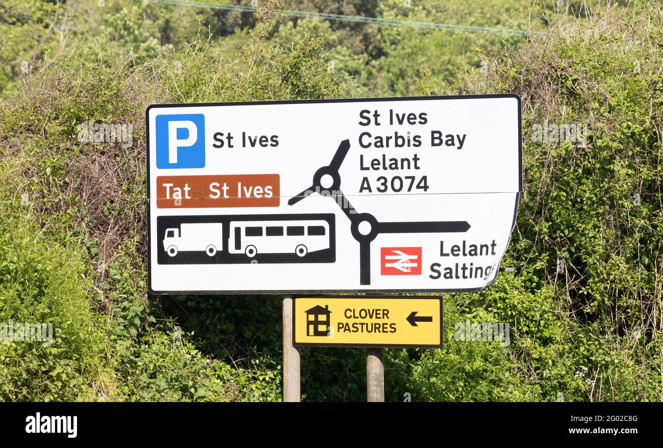 Hayle, Cornwall, UK. 31st May, 2021. Road direction sign alongside ...