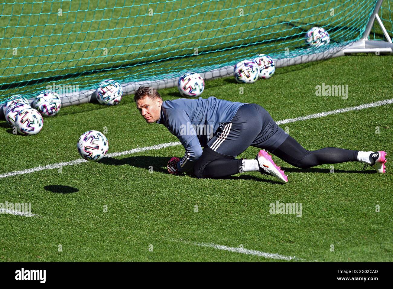 Manuel NEUER, in goal, action, single action, single image, cut out ...