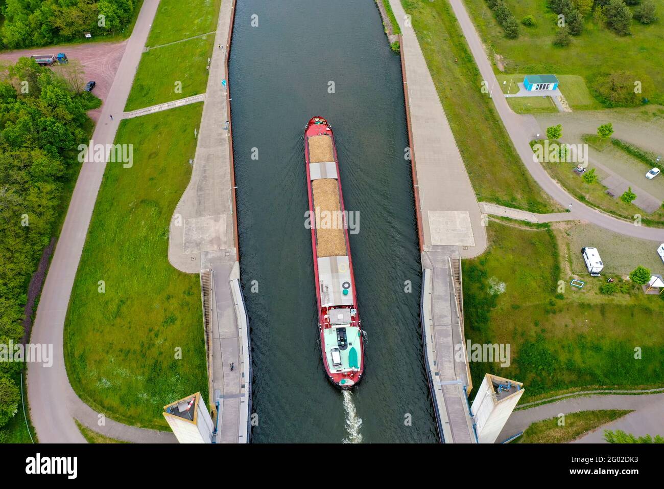 Magdeburg, Germany. 21st May, 2021. A barge crosses the Magdeburg ...