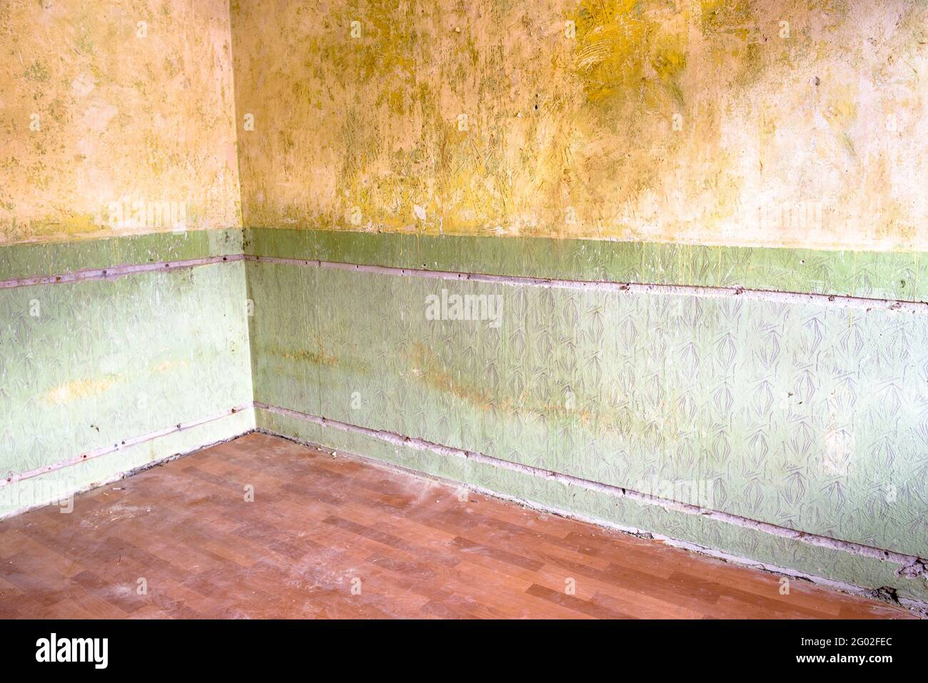 Dirty wall before home renovation in room Stock Photo - Alamy
