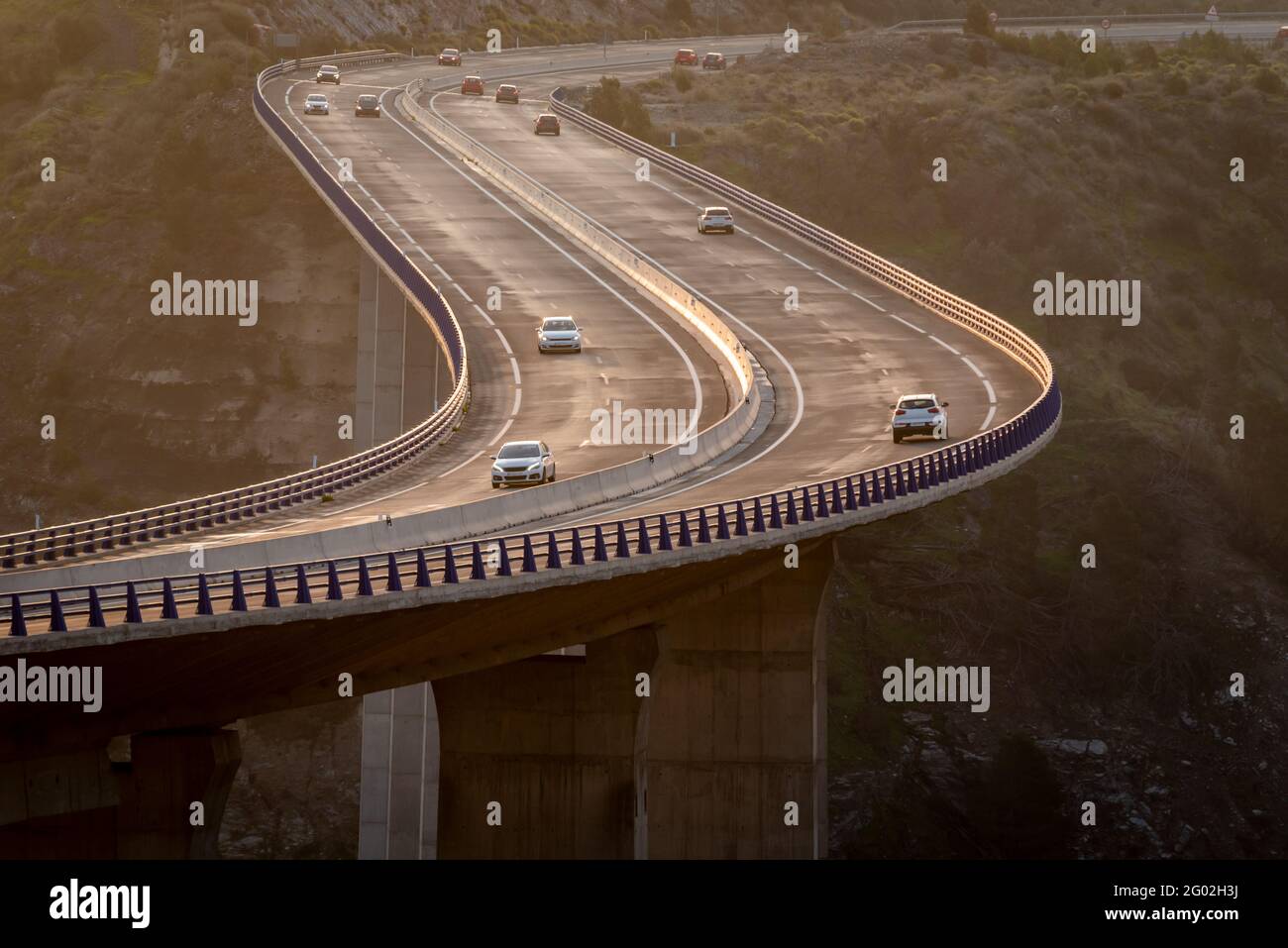 Cars viaduct hi-res stock photography and images - Alamy
