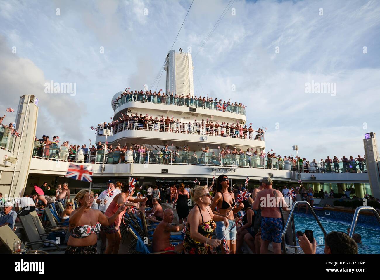 Cruise ship captain party hi-res stock photography and images - Alamy