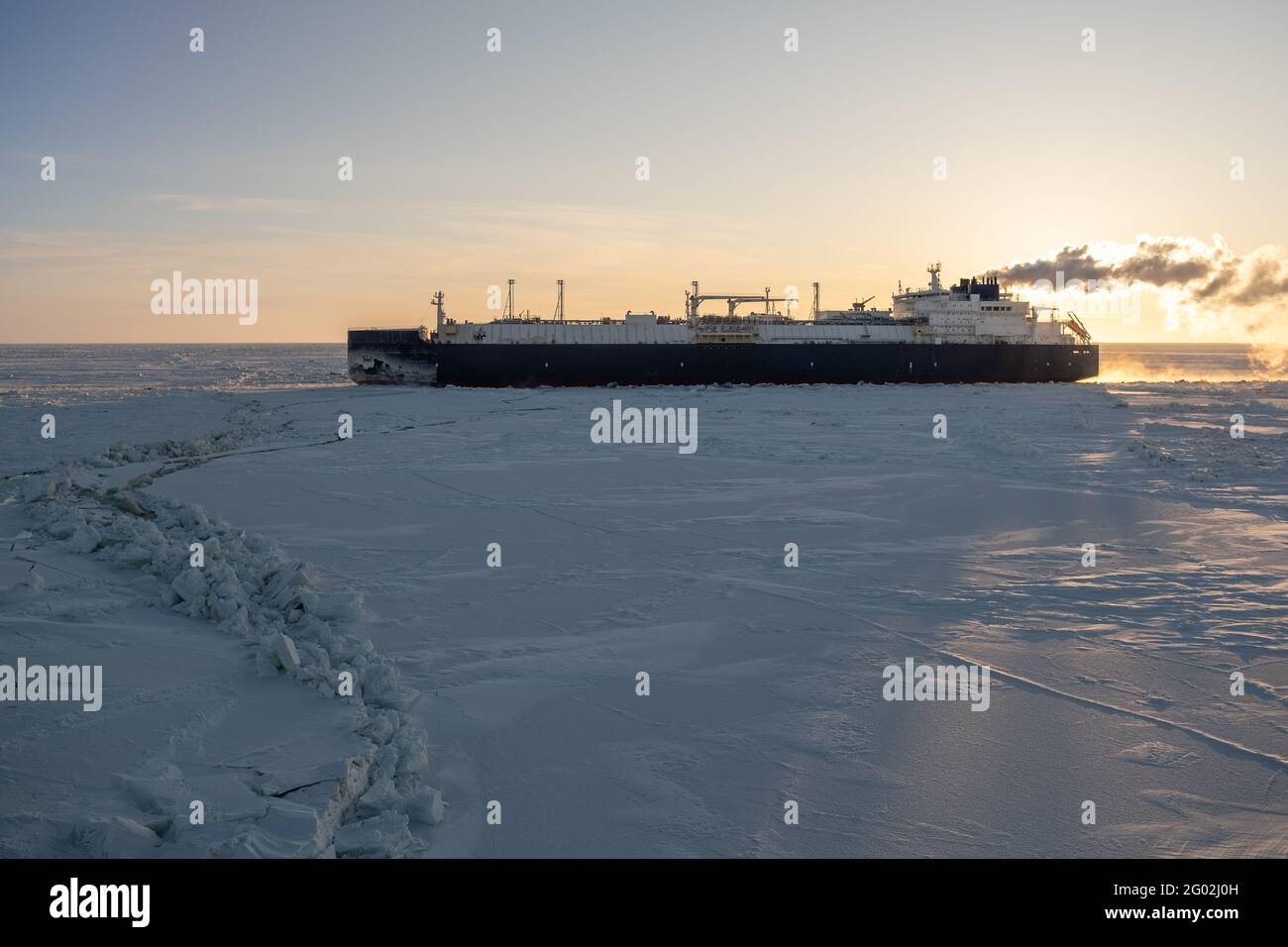 Lng Tanker Carrier Ship High Resolution Stock Photography and Images - Alamy