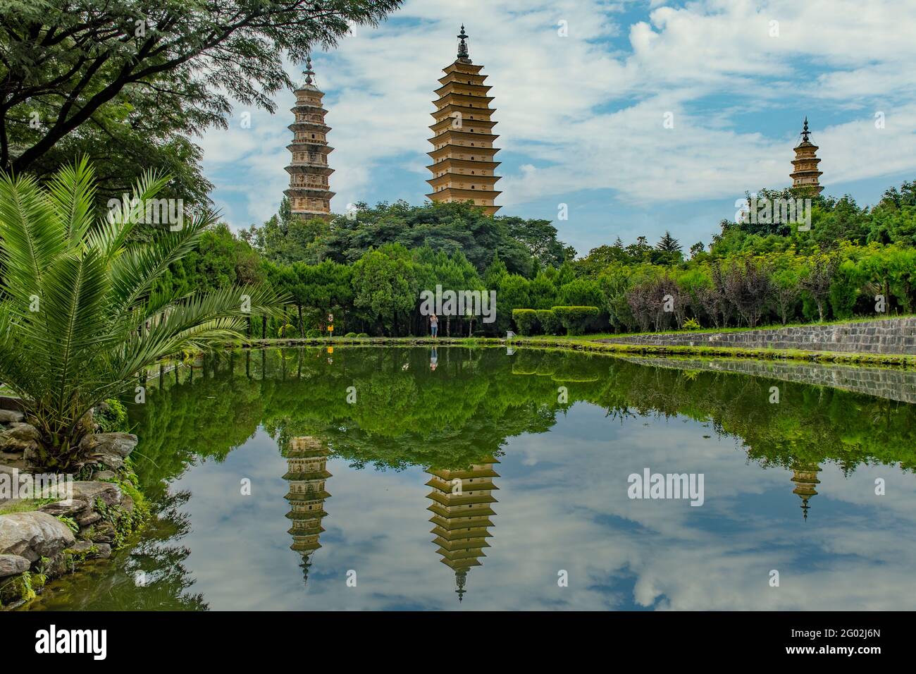 Three Pagodas from Juying Chi, Dali, Yunnan, China Stock Photo - Alamy