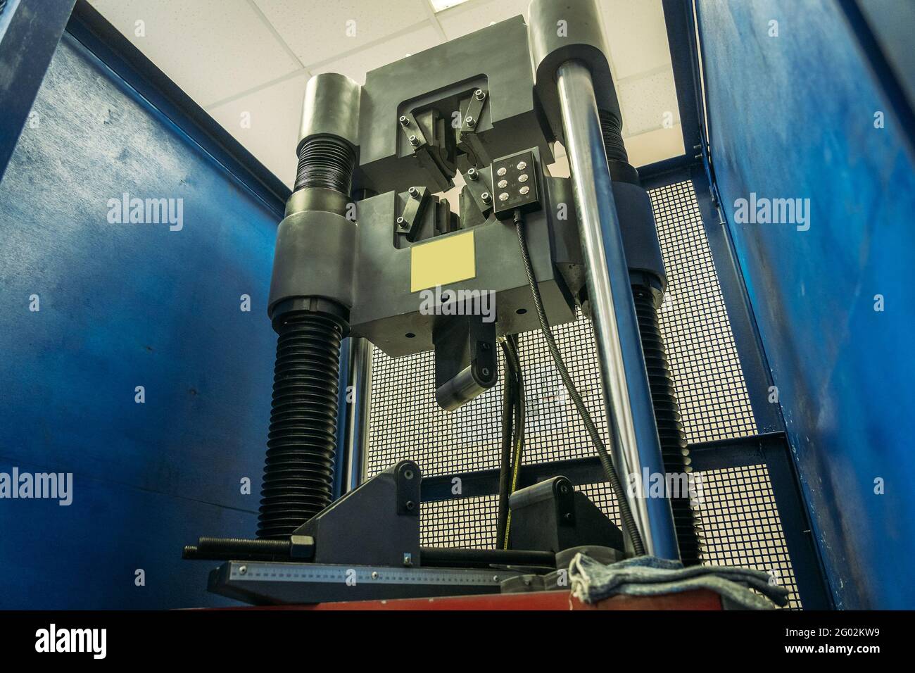 Tensile test hi-res stock photography and images - Alamy