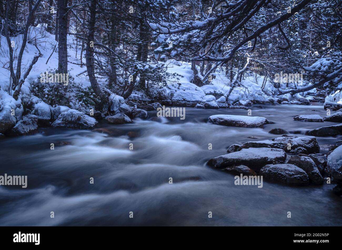 River tet in winter hi-res stock photography and images - Alamy