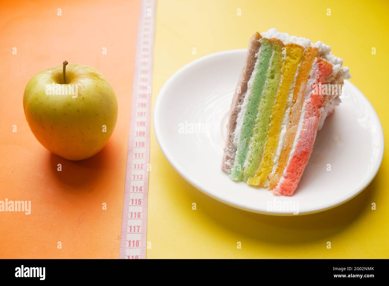 Cake apple tape measure hi-res stock photography and images - Alamy