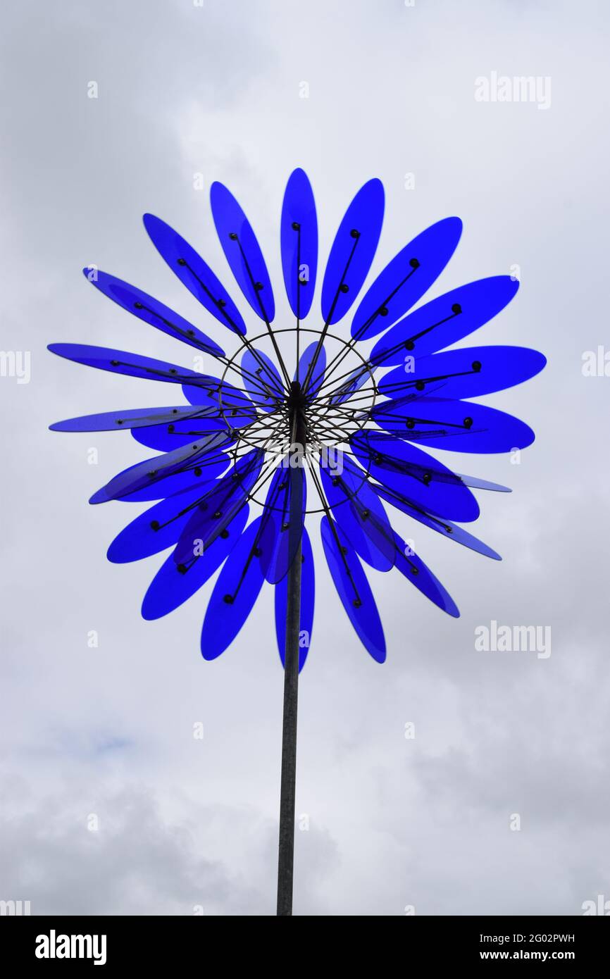 Blue aky hi-res stock photography and images - Alamy
