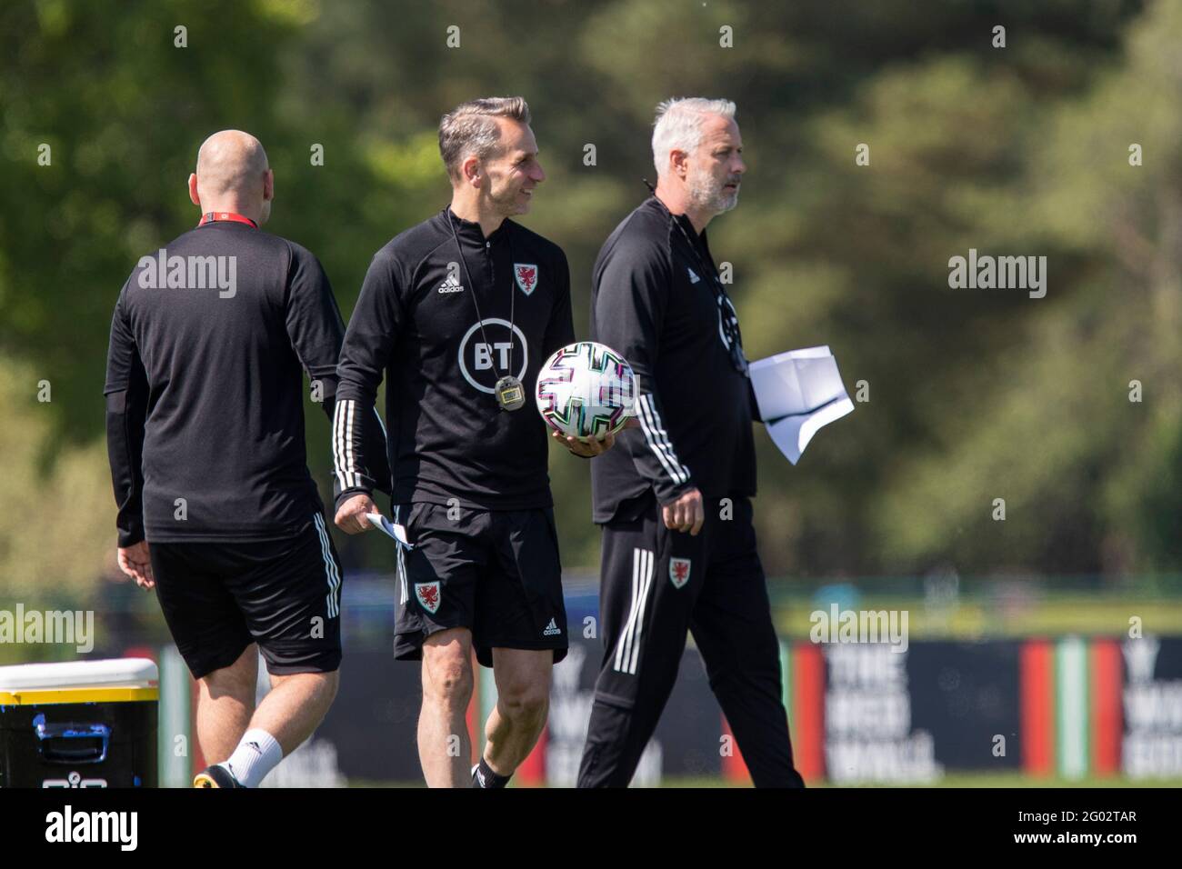Wales national football team kit hi-res stock photography and images ...