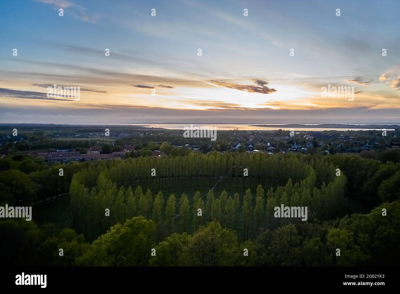 Trees in a circle hi-res stock photography and images - Alamy