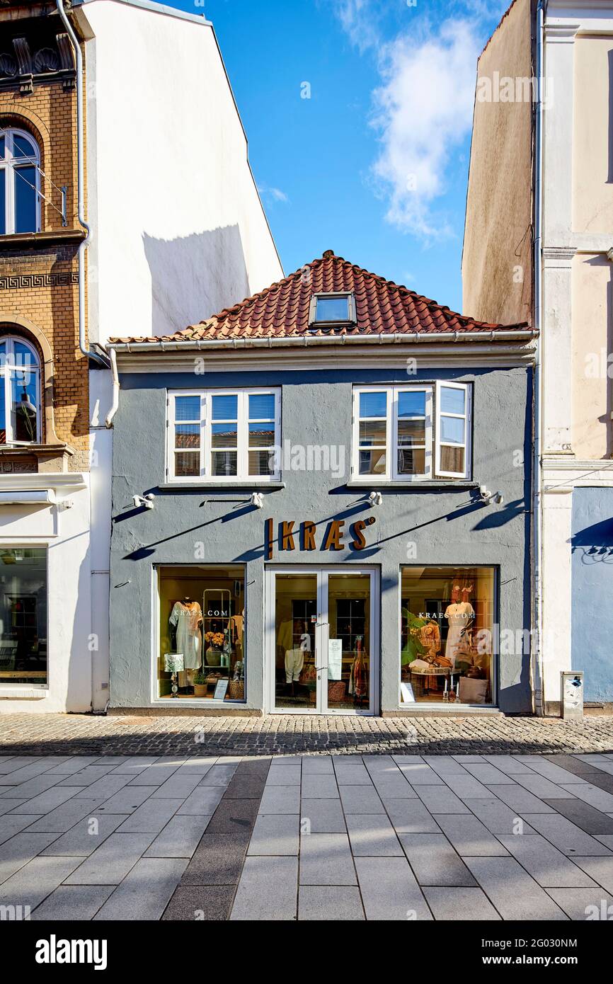 Modern city appearance and market hi-res stock photography and images ...