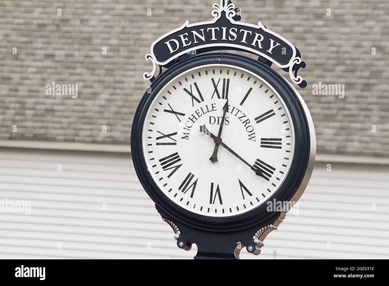 Clock advertising hi-res stock photography and images - Alamy