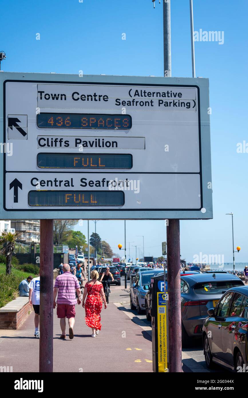 Southend on Sea, Essex, UK. 31st May, 2021. The warm sunny weather has ...