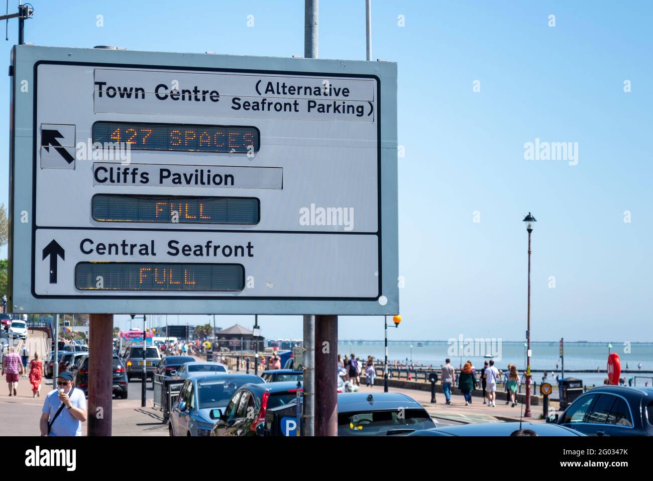 Southend on Sea, Essex, UK. 31st May, 2021. The warm sunny weather has ...