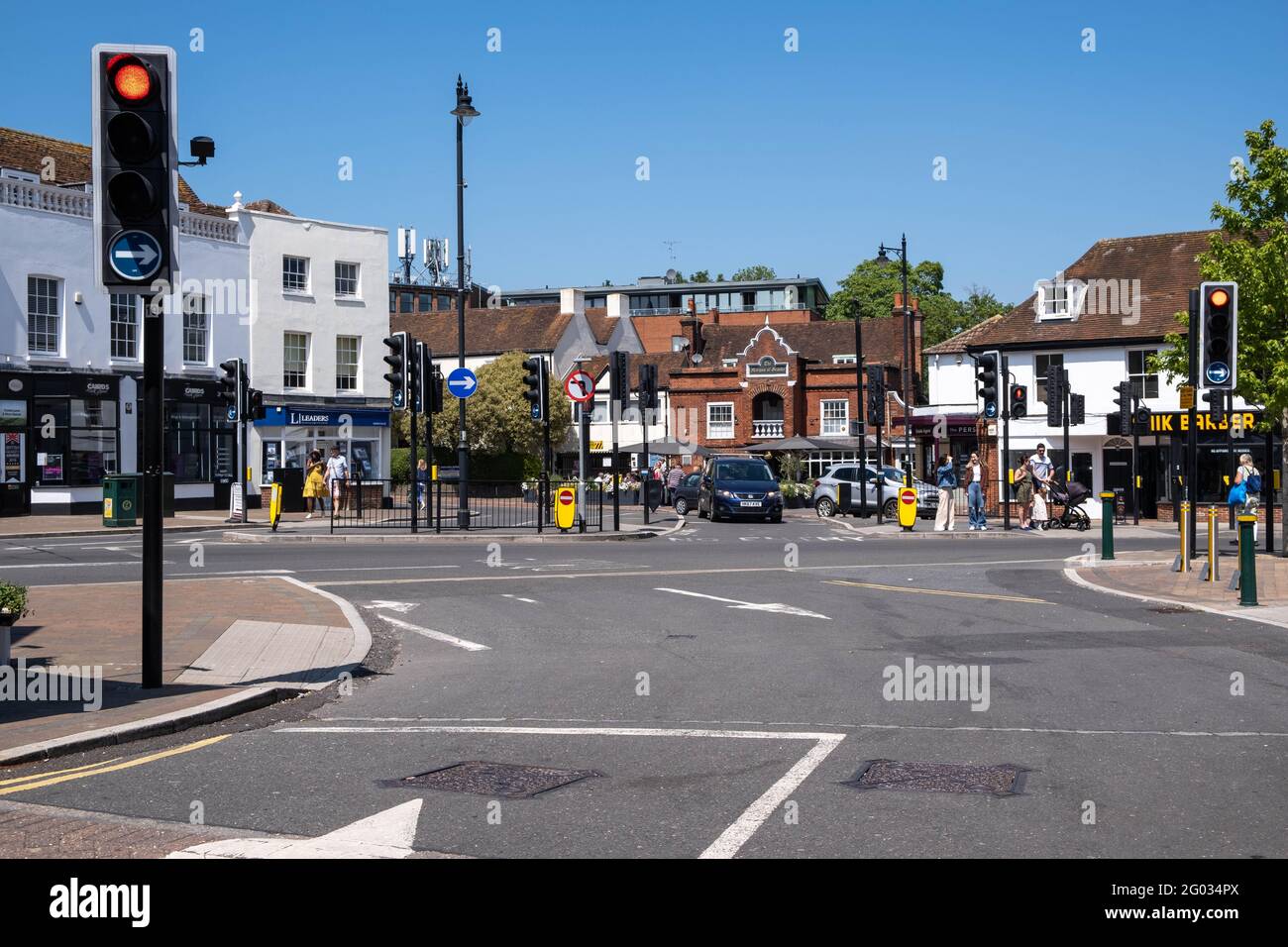 Road markings and junction hi-res stock photography and images - Alamy