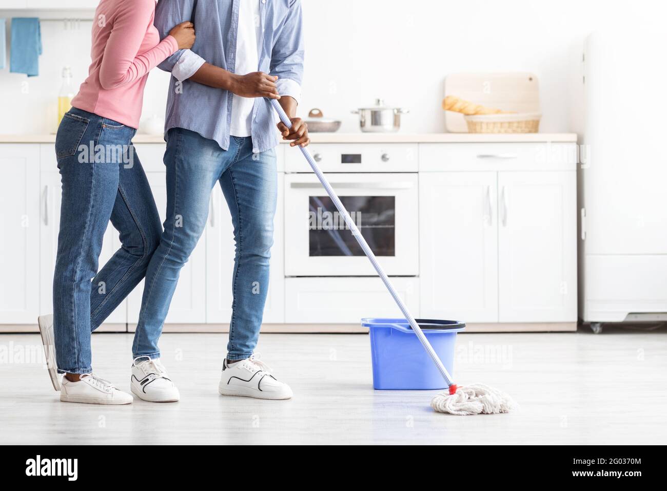 Household chore family team hi-res stock photography and images - Alamy