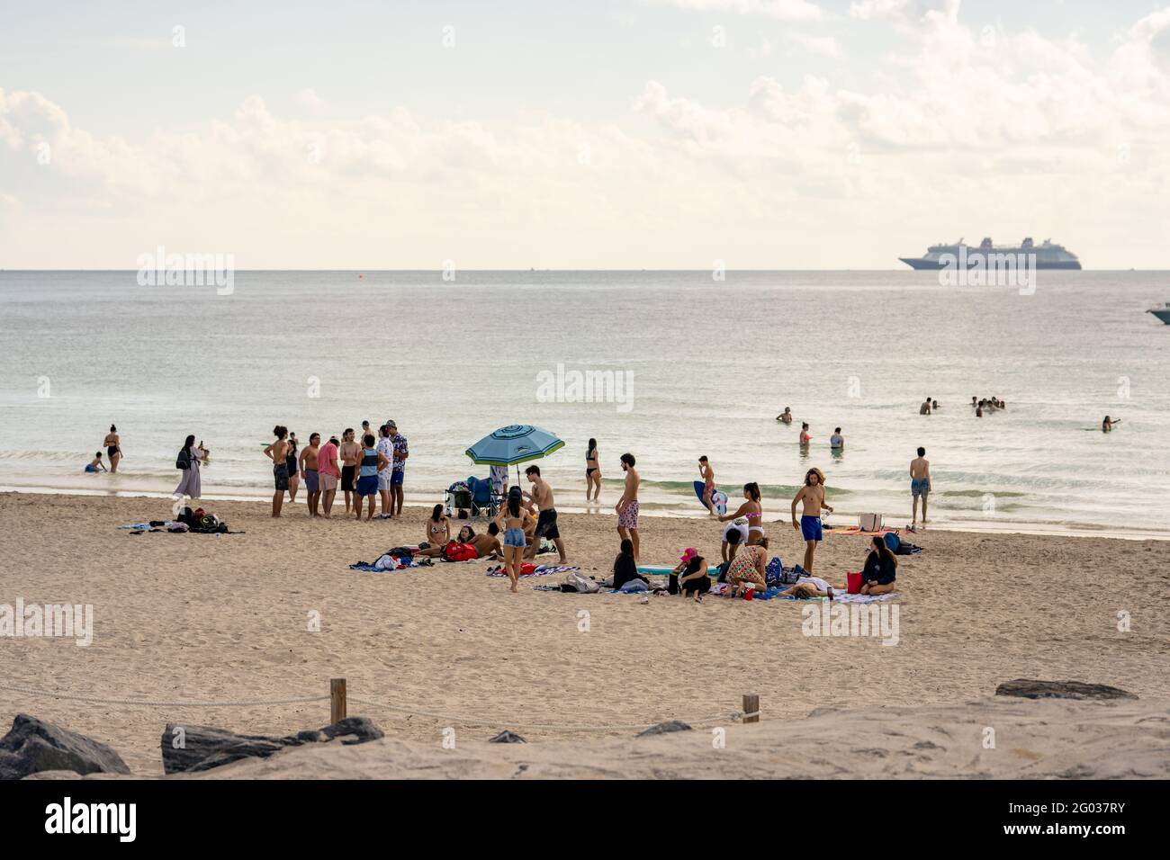 Memorial day weekend at the beach hi-res stock photography and images ...