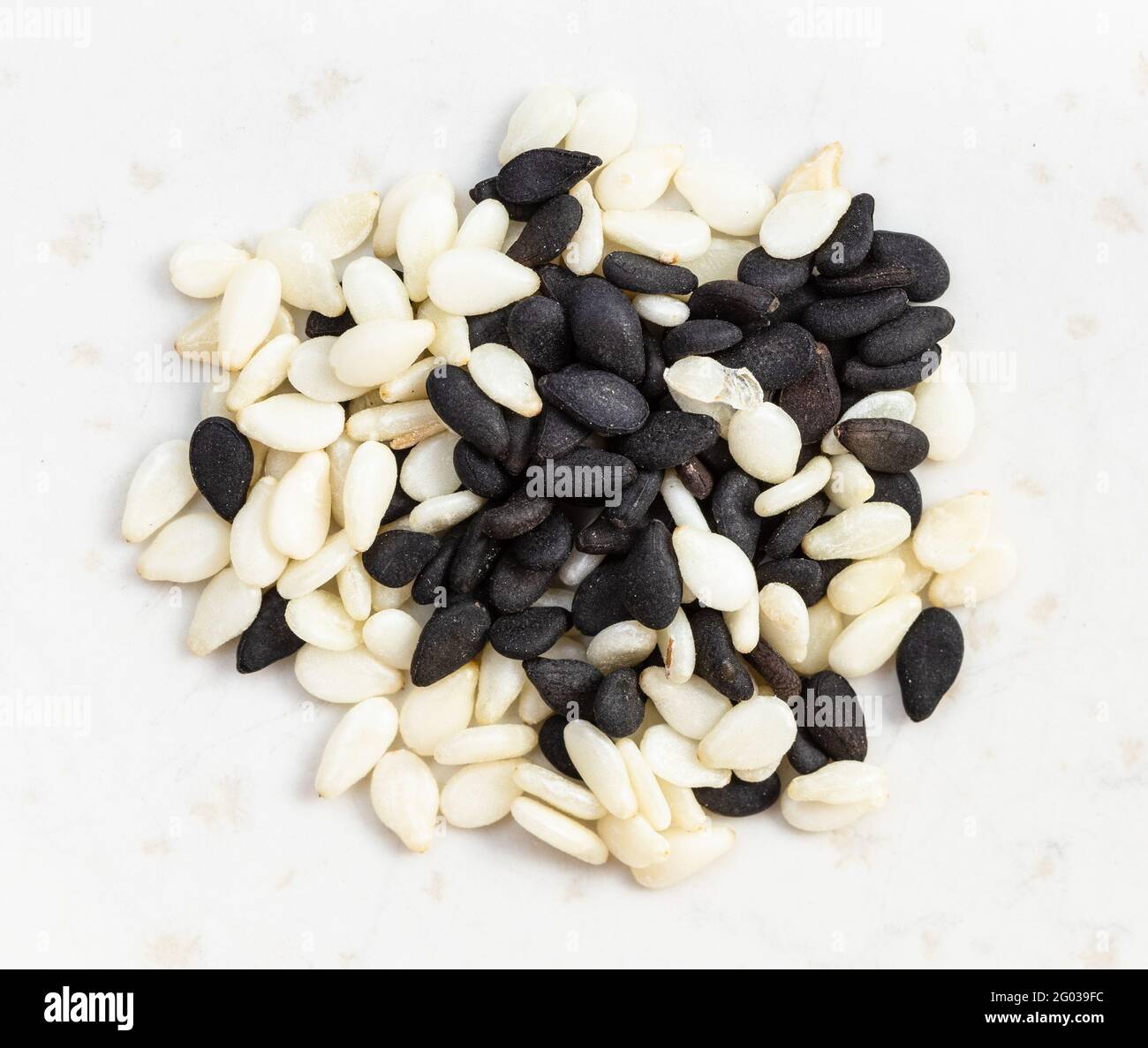 Mixed sesame seeds hi-res stock photography and images - Alamy