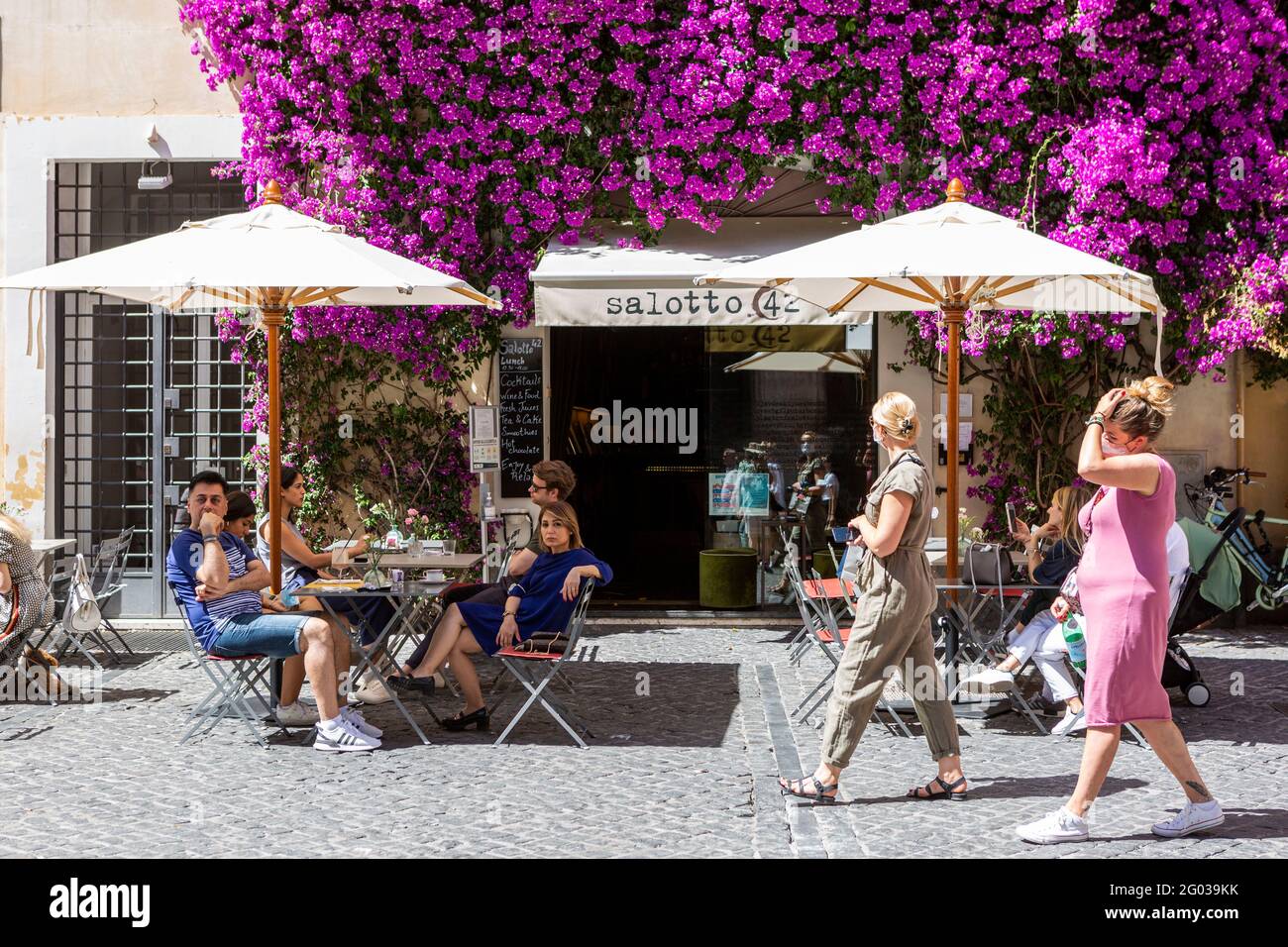 People sit outside a bar in Rome Stock Photo - Alamy
