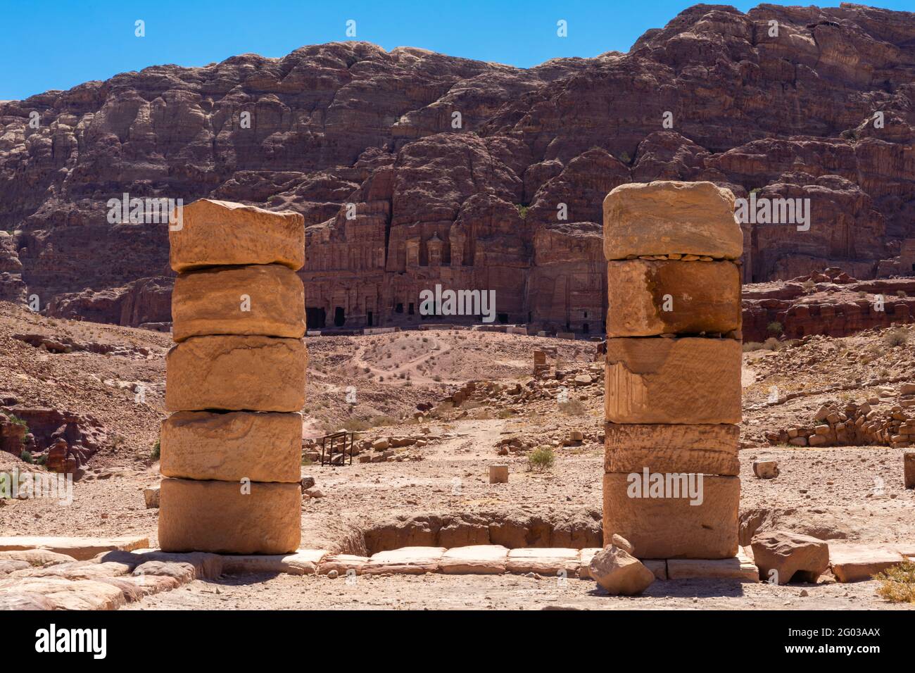 Columns in jordan hi-res stock photography and images - Alamy