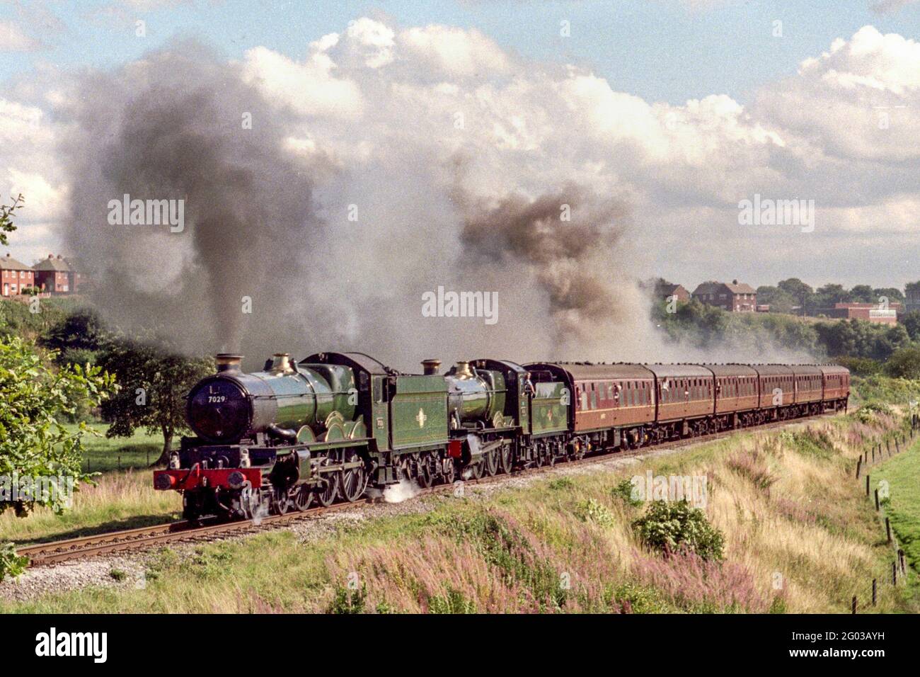 Clun castle train hi-res stock photography and images - Alamy