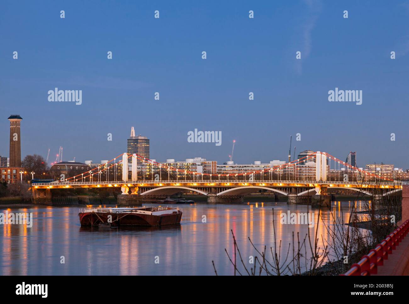 Chelsea bridge road hi-res stock photography and images - Alamy