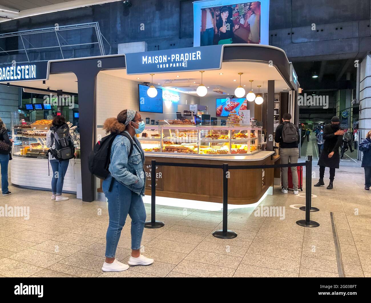 Train sncf montparnasse hi-res stock photography and images - Alamy