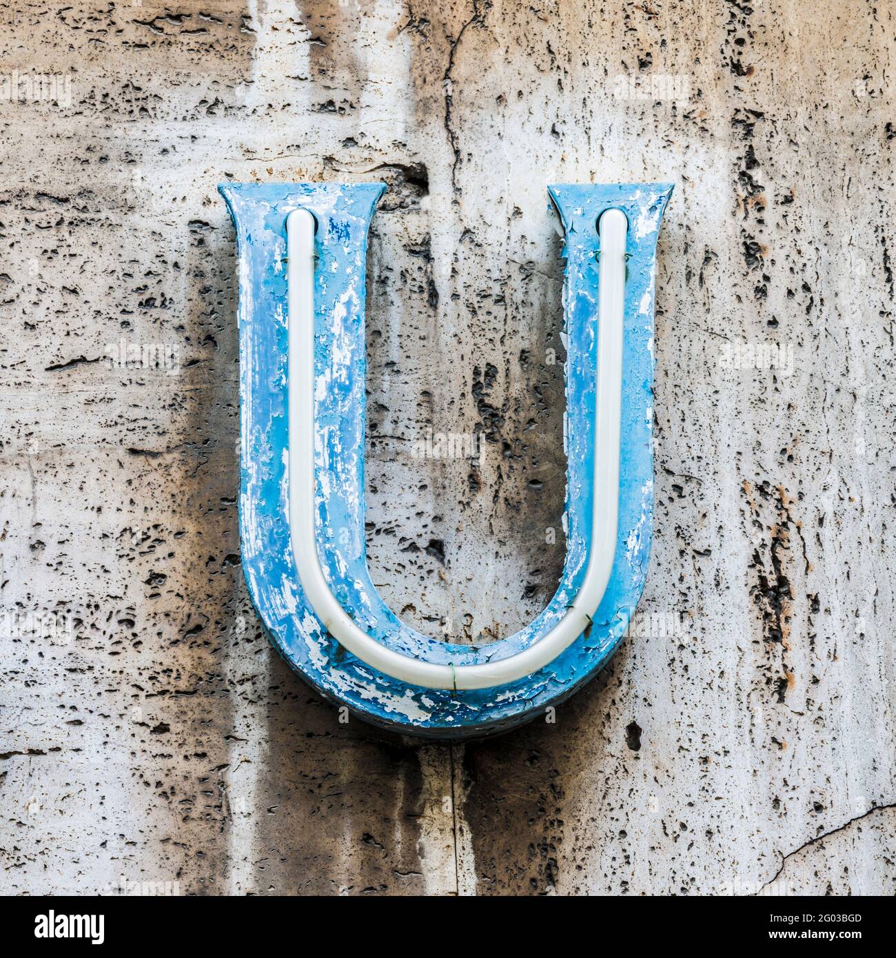 Vintage turquoise sign hi-res stock photography and images - Alamy