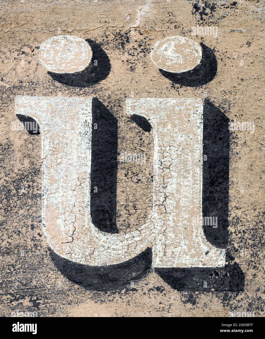 Dissolving letter ü of a historical advertising font Stock Photo - Alamy