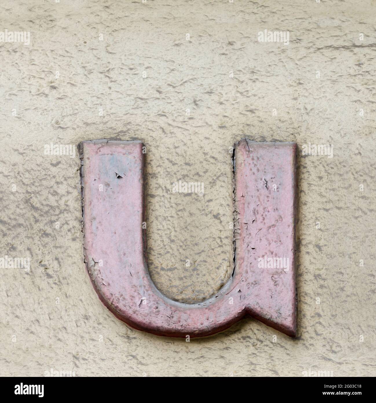 Letter u lowercase hi-res stock photography and images - Alamy