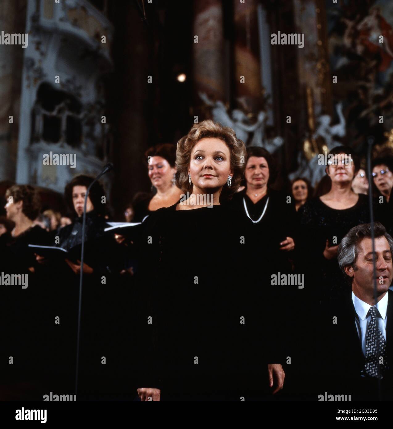 Lucia Popp, slowakische Opernsängerin, Sopranistin, Auftritt als ...