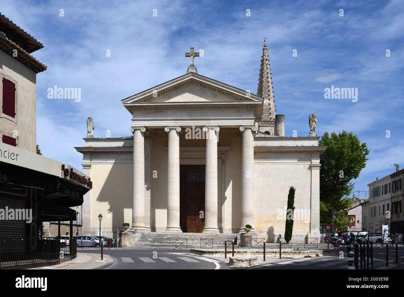 Neoclassical portico hi-res stock photography and images - Alamy