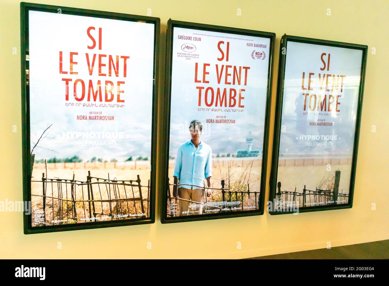 French posters hi-res stock photography and images - Alamy