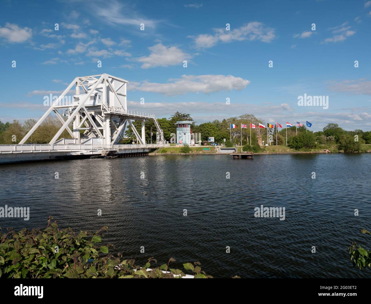 Ww2 normandy paratrooper hi-res stock photography and images - Alamy
