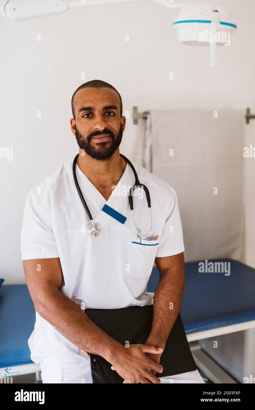 Healthcare worker hi-res stock photography and images - Alamy