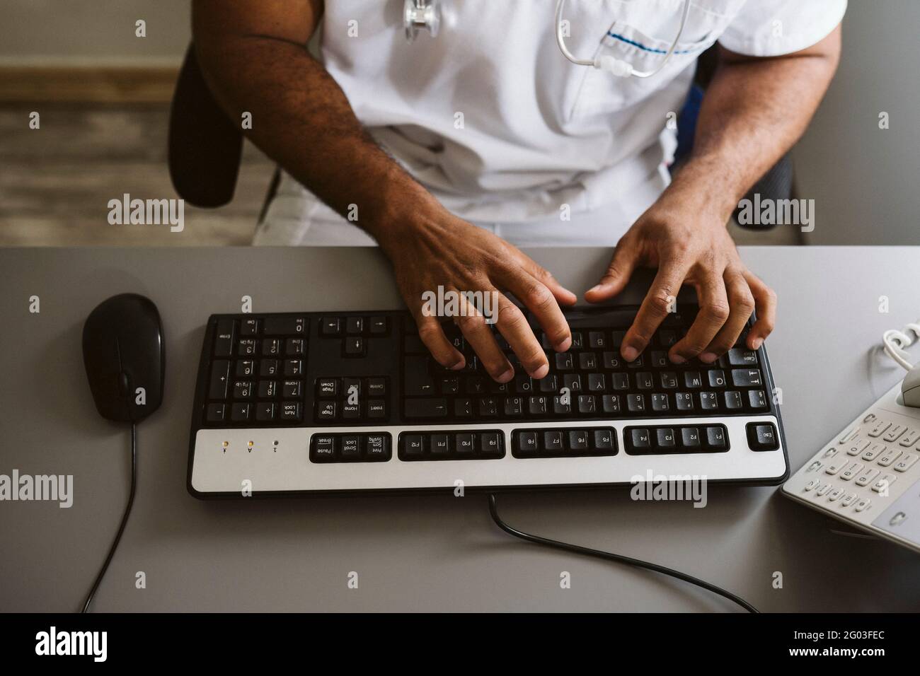 Doctor typing computer hi-res stock photography and images - Alamy