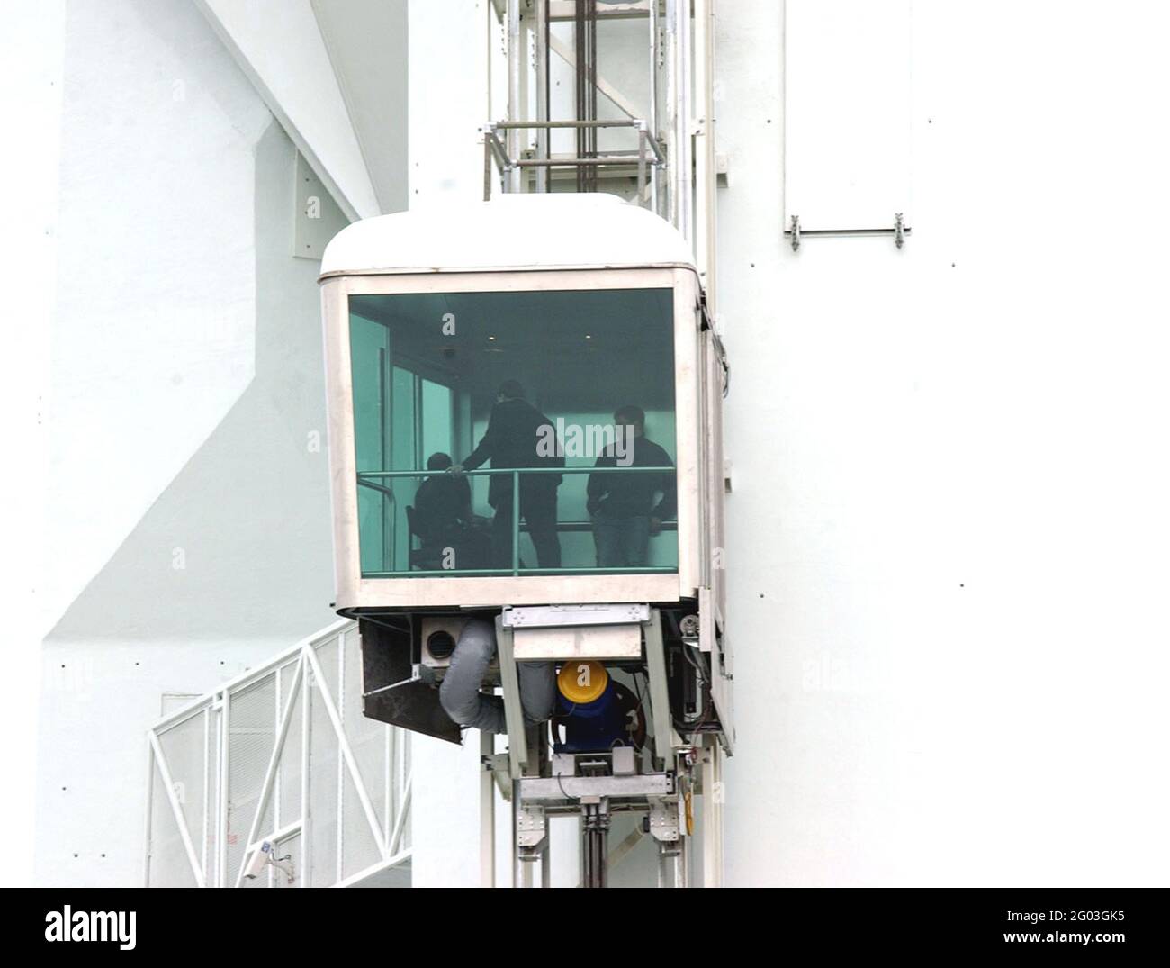 SPINNAKER TOWER LIFT THE THREE MEN STUCK IN THE LIFT AT THE GRAND ...