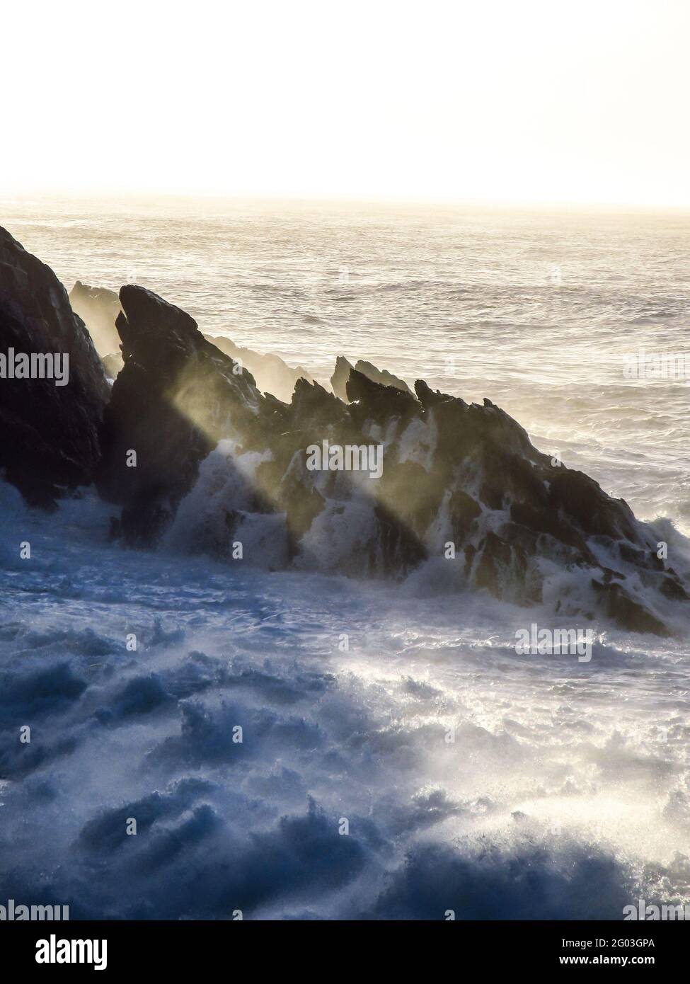 Sea rocks jagged rough hi-res stock photography and images - Alamy
