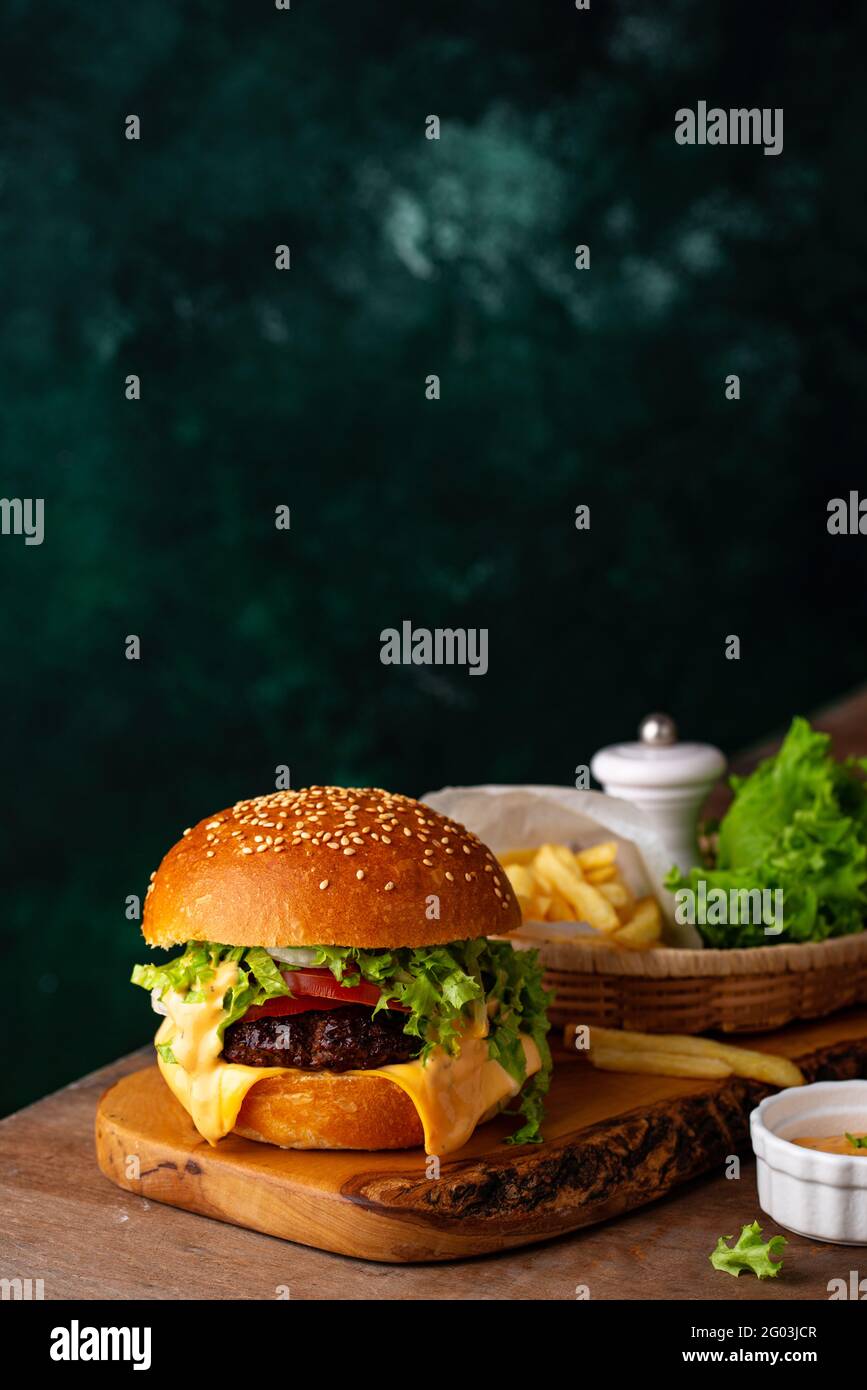 Cheeseburger with beef cutlet and vegetables Stock Photo - Alamy