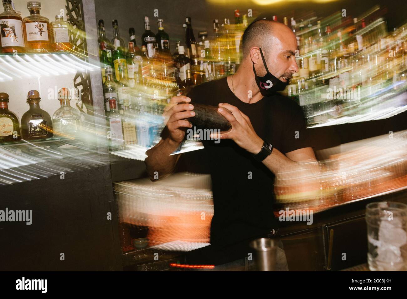 Cocktail making cocktails hi-res stock photography and images - Alamy