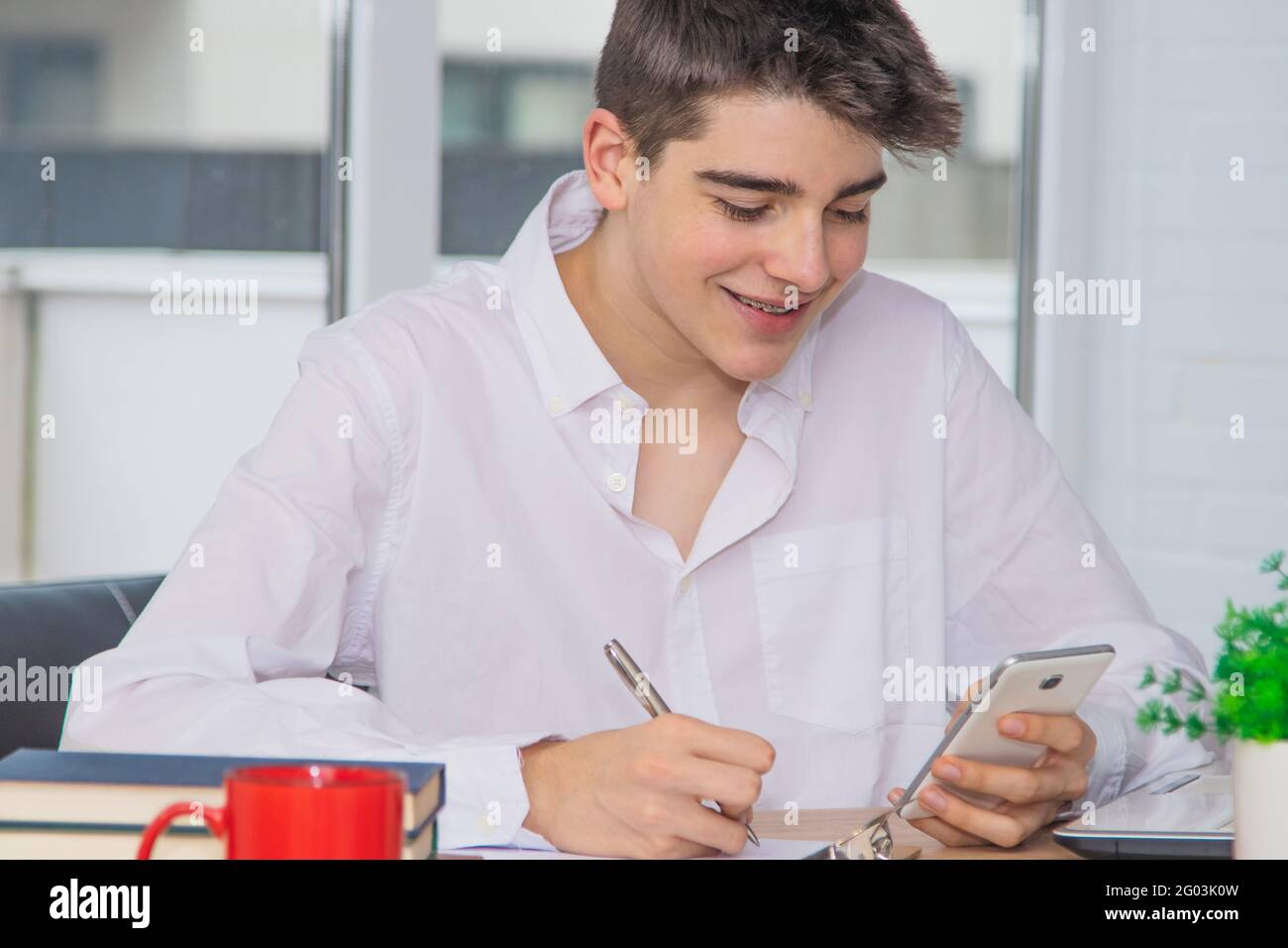 Student library desk computer hi-res stock photography and images - Alamy