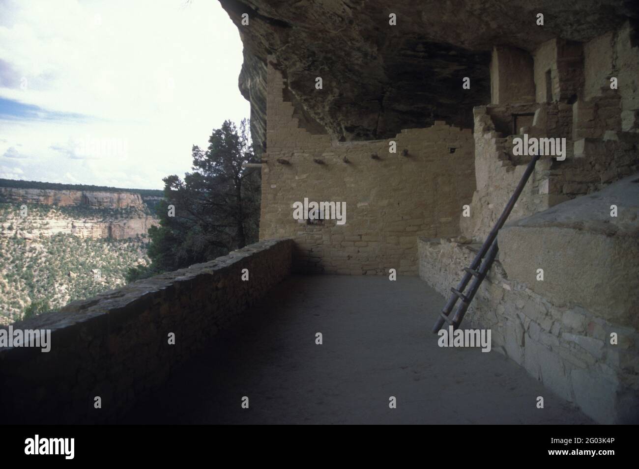 Long house cliff dwelling hi-res stock photography and images - Alamy