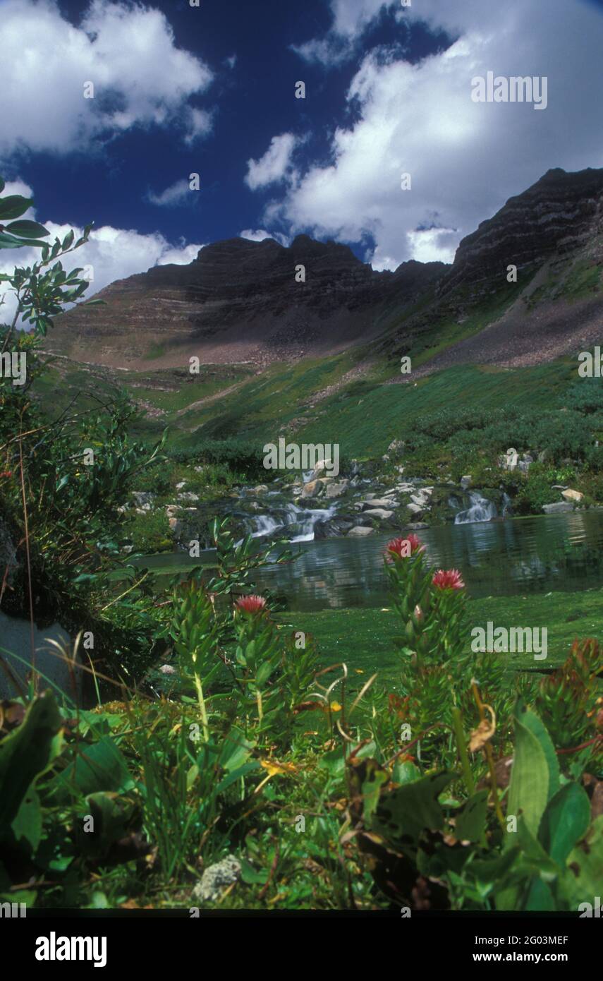 Green mountain sides and rocky peaks hi-res stock photography and ...